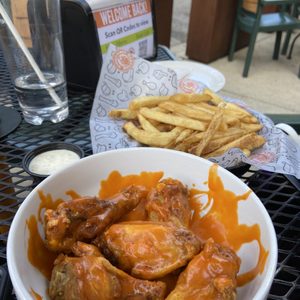 WINGS AND RINGS - 221 Photos & 493 Reviews - 3434 S Halsted St, Chicago ...