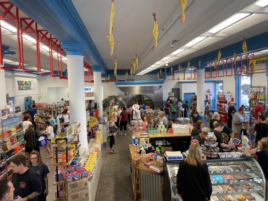 GRANDPA JOE’S CANDY SHOP - 4 West Pike St, Canonsburg, Pennsylvania ...