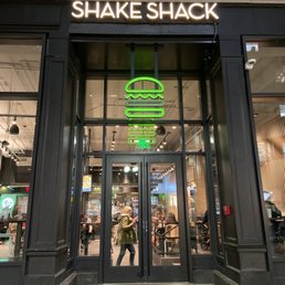 SHAKE SHACK DOWNTOWN CROSSING - Updated July 2025 - 74 Photos & 82 ...