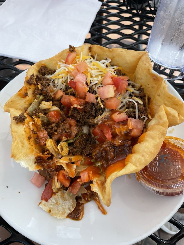 MOE-Z INN - Updated December 2025 - 11 Photos & 48 Reviews - 249 N Cass ...