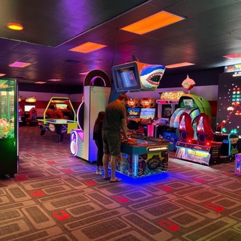 BOWLERO THOUSAND OAKS - Updated December 2025 - 40 Photos & 32 Reviews ...