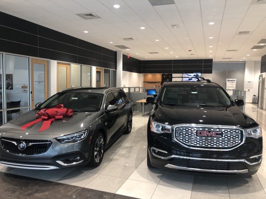 HENDRICK CADILLAC CARY - Updated October 2025 - 18 Photos & 21 Reviews ...