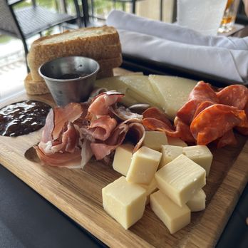 TOPSIDE AT THE BEACON - Updated October 2025 - 173 Photos & 127 Reviews ...