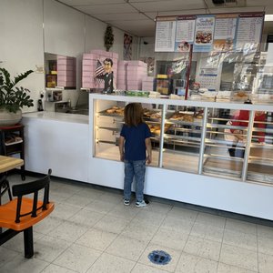ROLLEN DONUTS - Updated June 2025 - 56 Photos & 133 Reviews - 2010 G St ...