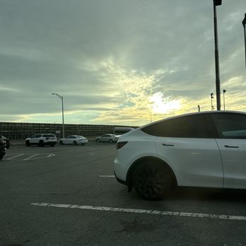 JFK INTERNATIONAL AIRPORT JFK CELL PHONE LOT - Updated June 2025 - 42 ...