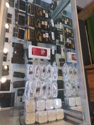 THE CRACK LAB - Updated October 2024 - 9903 S Hwy 6, Sugar Land, Texas ...