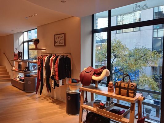 HERMÈS - Updated November 2024 - 86 Photos & 79 Reviews - 25 E Oak St ...