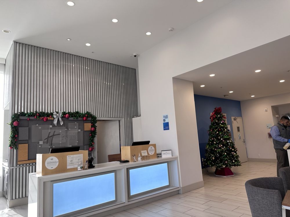 HOLIDAY INN EXPRESS MONTEREY-CANNERY ROW - Updated December 2025 - 242 ...