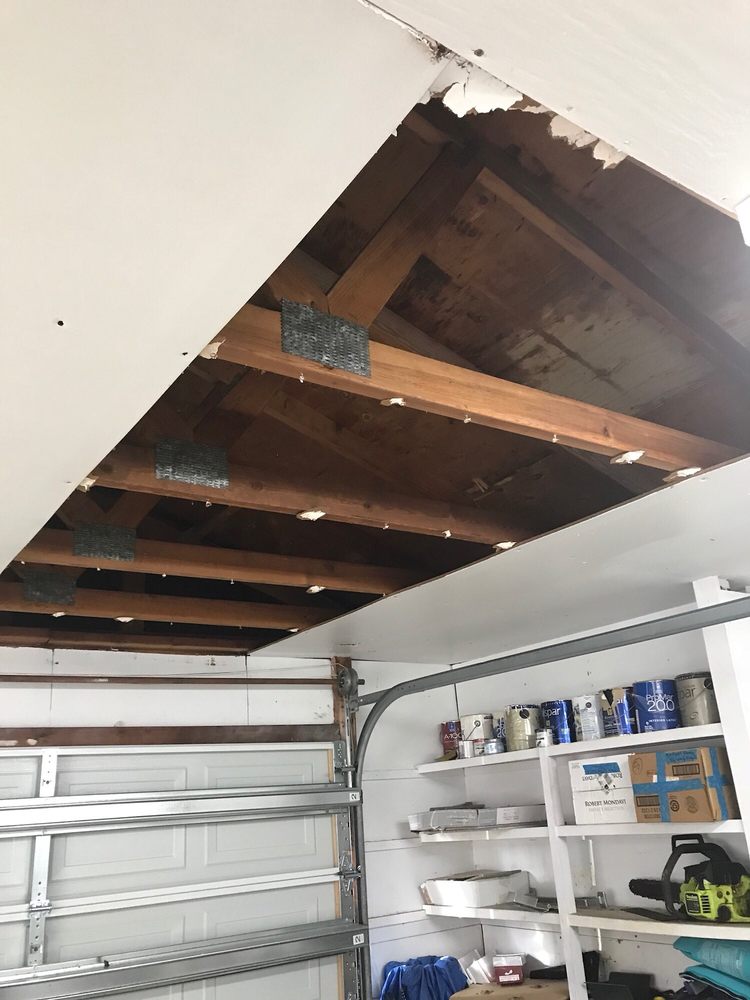 ERIC GLEATON REALTY - Updated October 2025 - 21 Photos - 102 E Nine ...