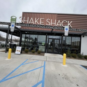 SHAKE SHACK MENLO PARK - Updated May 2025 - 103 Photos & 25 Reviews ...