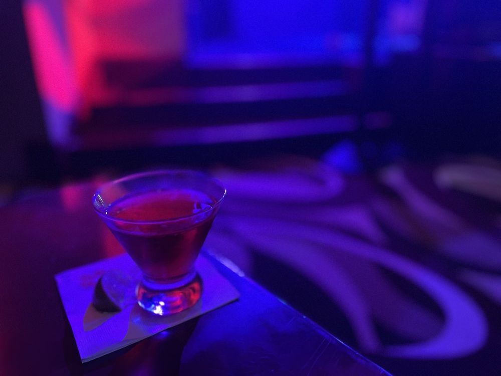 CASCADE LOUNGE - Updated January 2026 - 18 Photos & 28 Reviews - 401 E ...