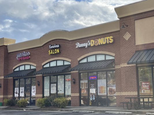 DANNY’S DONUTS - Updated October 2025 - 31 Photos & 25 Reviews - 2033 ...