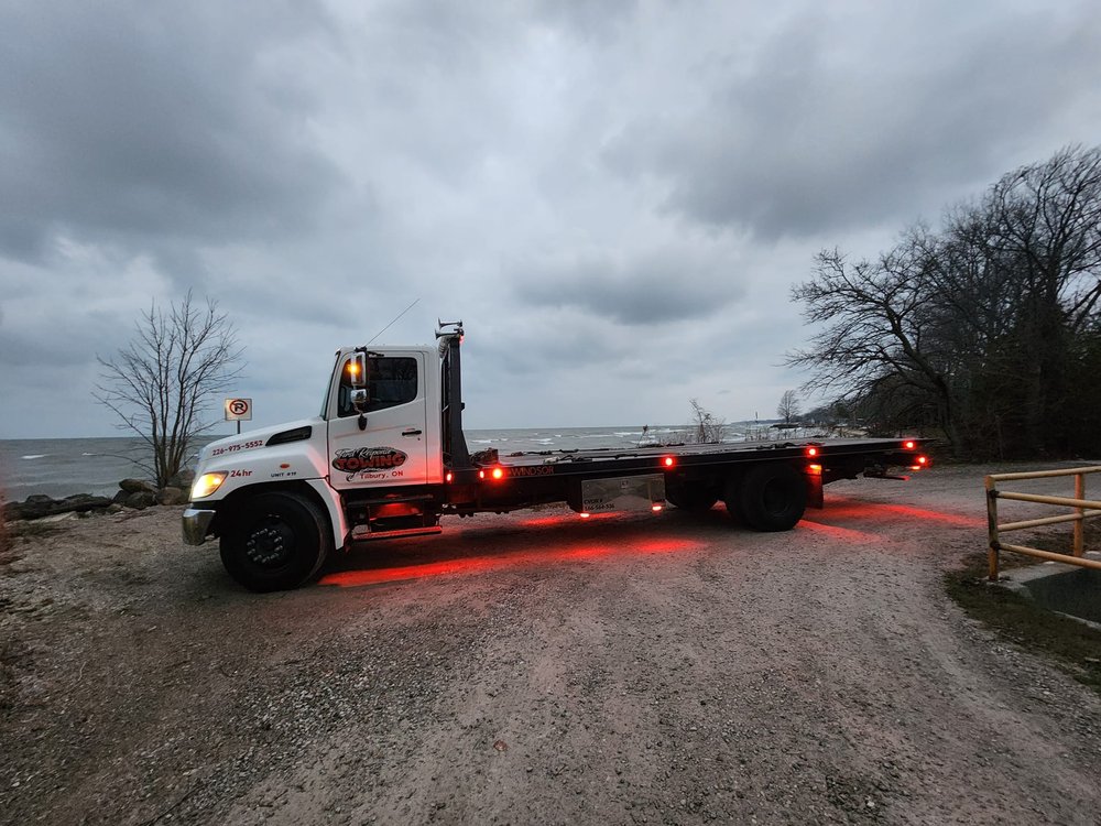 FIRST RESPONSE TOWING - Updated December 2025 - 51 Photos - Windsor ...
