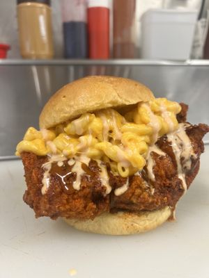 ALI’S HOT CHICKEN & SMASH BURGER - Updated September 2024 - 24 Photos ...