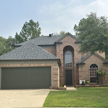 APPLE ROOFING - Updated December 2025 - 12 Photos - 3001 E Plano Pkwy ...