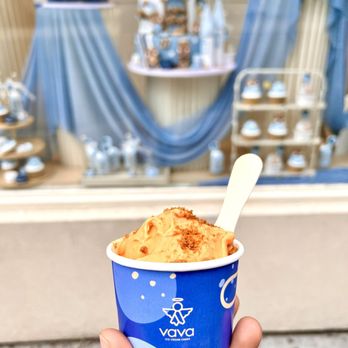 VAVA DESIGNER CAKES - Updated October 2025 - 57 Photos - 620 Yonge St ...