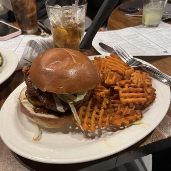 THE WARREN TAVERN - Updated September 2024 - 678 Photos & 657 Reviews ...