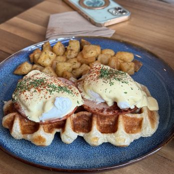 CRAFFLES - Updated September 2024 - 91 Photos & 47 Reviews - 518 Davie ...