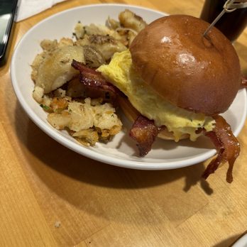 JUNEBERRY TABLE - Updated June 2024 - 204 Photos & 120 Reviews - 3900 ...