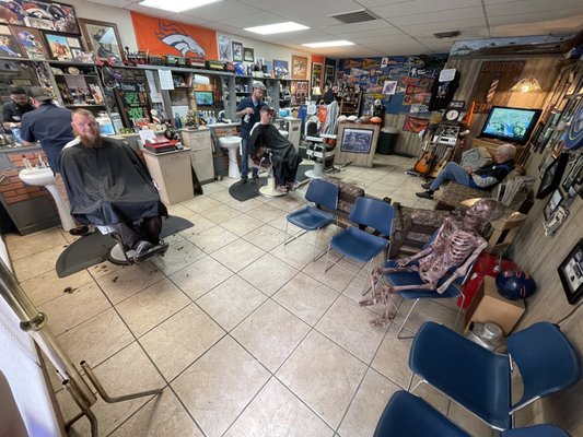 THE BARBER DEN - Updated September 2025 - 19 Photos & 28 Reviews - 6905 ...