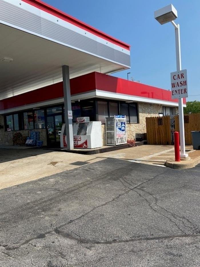 PETRO - MART - 10 Photos - St. Louis, Missouri - Phone Number - Yelp