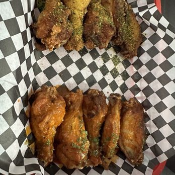 VALLEY WINGS - Updated December 2025 - 340 Photos & 466 Reviews - 1495 ...