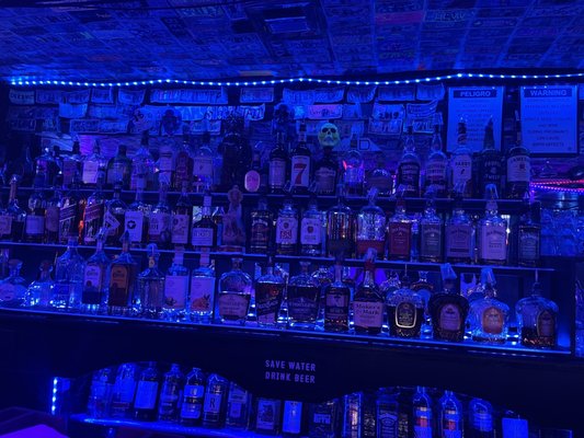 THE FRIENDLY TAVERN - Updated September 2025 - 14 Photos & 19 Reviews ...