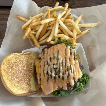 MAIN STREET BURGERS - Updated July 2024 - 93 Photos & 77 Reviews - 6493 ...
