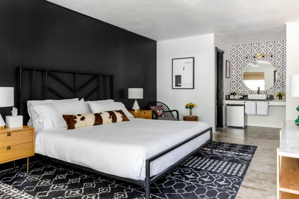 WIMBERLEY INN + BAR - Updated December 2024 - 106 Photos & 83 Reviews ...