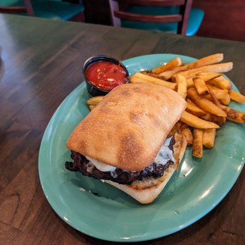 BULLDOG PUB - Updated August 2024 - 110 Photos & 103 Reviews - 1818 ...