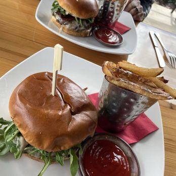 7 DEVILS WATERFRONT ALEHOUSE - Updated June 2025 - 302 Photos & 338 ...