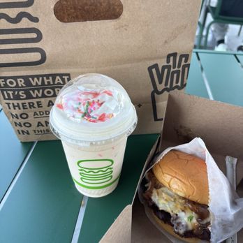 SHAKE SHACK COSTA MESA - Updated April 2025 - 93 Photos & 117 Reviews - 329 East 17th St, Costa ...