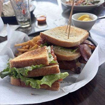 THE WATERFRONT PUB AND GRILL - Updated January 2026 - 67 Photos & 230 ...