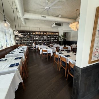 CRU BISTRO & BOTTLES - Updated October 2025 - 90 Photos & 39 Reviews ...