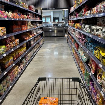 FRESH INTERNATIONAL MARKET - Updated March 2025 - 40 Photos & 28 ...