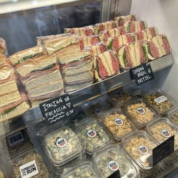 CURBSIDE ON THE RUN - Updated April 2025 - 261 Photos & 219 Reviews ...