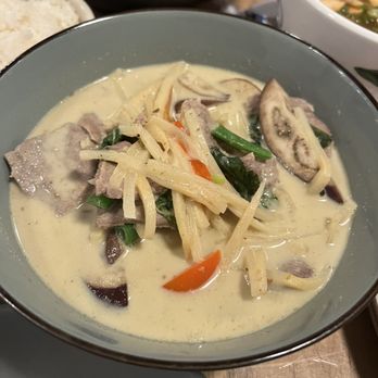 CHOMP CHOMP THAI KITCHEN - Updated June 2024 - 108 Photos & 57 Reviews ...