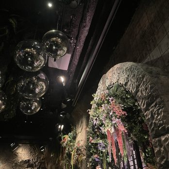 CAVEAU - Updated December 2025 - 73 Photos & 41 Reviews - 1 Cntr Plz ...