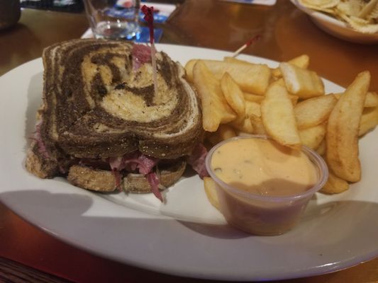 KNUCKLEHEADS SPORTS BAR & GRILL - Updated July 2025 - 19 Photos & 31 ...