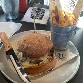 STACK 571 BURGER AND WHISKEY BAR - KIRKLAND - Updated July 2025 - 292 ...