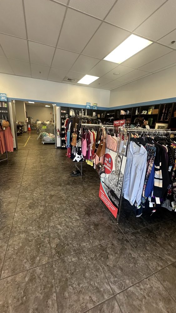 GOODWILL DONATION CENTER - Updated December 2025 - 10 Photos & 21 ...