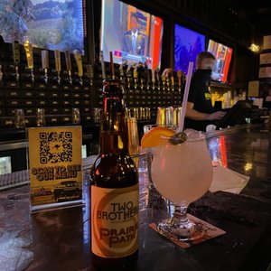 HOPSMITH TAVERN - 318 Photos & 368 Reviews - 15 W Division Ave, Chicago ...