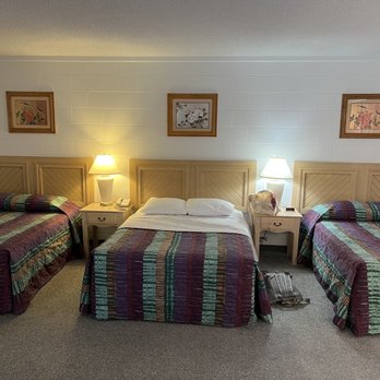 BIG PINE MOTEL - Updated January 2026 - 19 Photos & 23 Reviews - 370 S ...