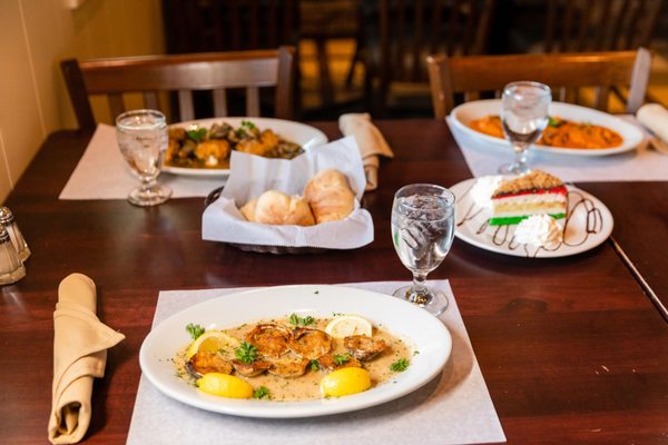 MAMA LISA RESTAURANT - Updated December 2025 - 235 Photos & 524 Reviews ...