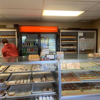 MARKS BAKERY & CHOCOLATE SHOP - Updated December 2025 - 301 E Main St ...