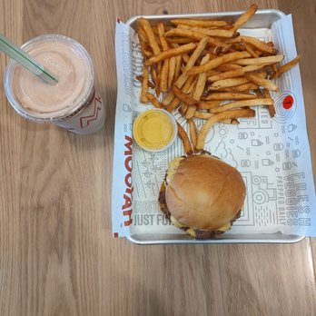 MOOYAH BURGERS, FRIES & SHAKES - Updated June 2025 - 78 Photos & 51 ...