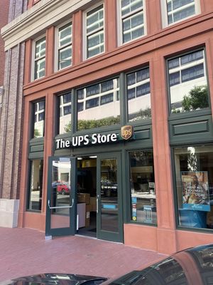 THE UPS STORE - Updated December 2025 - 34 Photos & 17 Reviews - 209 W ...