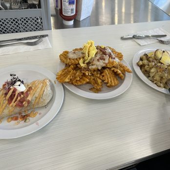 THE DAILY DINER - Updated May 2025 - 109 Photos & 54 Reviews - 240 W ...