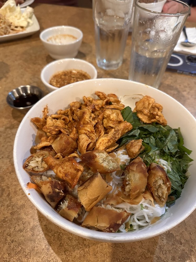 FAWN’S ASIAN CUISINE - 62 Photos & 66 Reviews - 1107 E University Ave ...