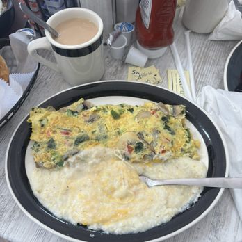 GUS FAMILY RESTAURANT - Updated June 2025 - 43 Photos & 29 Reviews ...